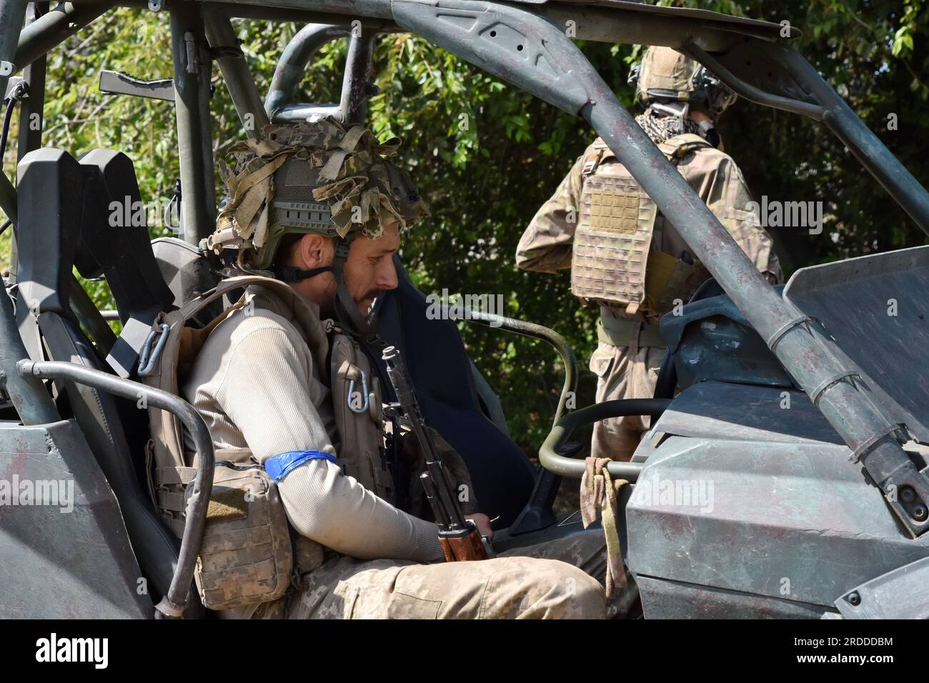 Ukrainian army soldiers prepare to drive towards the frontline on a ...