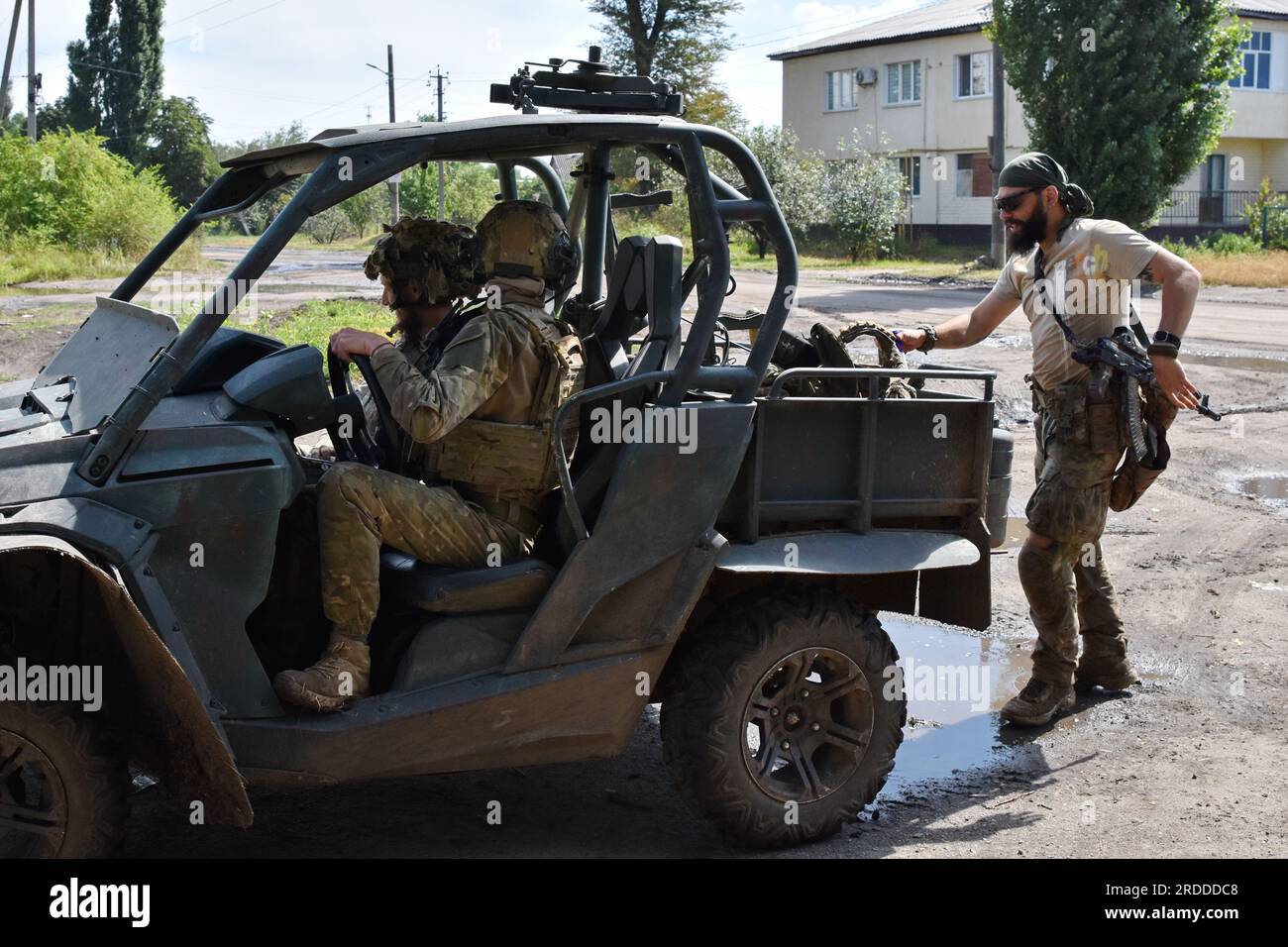 Ukrainian army soldiers prepare to drive towards the frontline on a ...