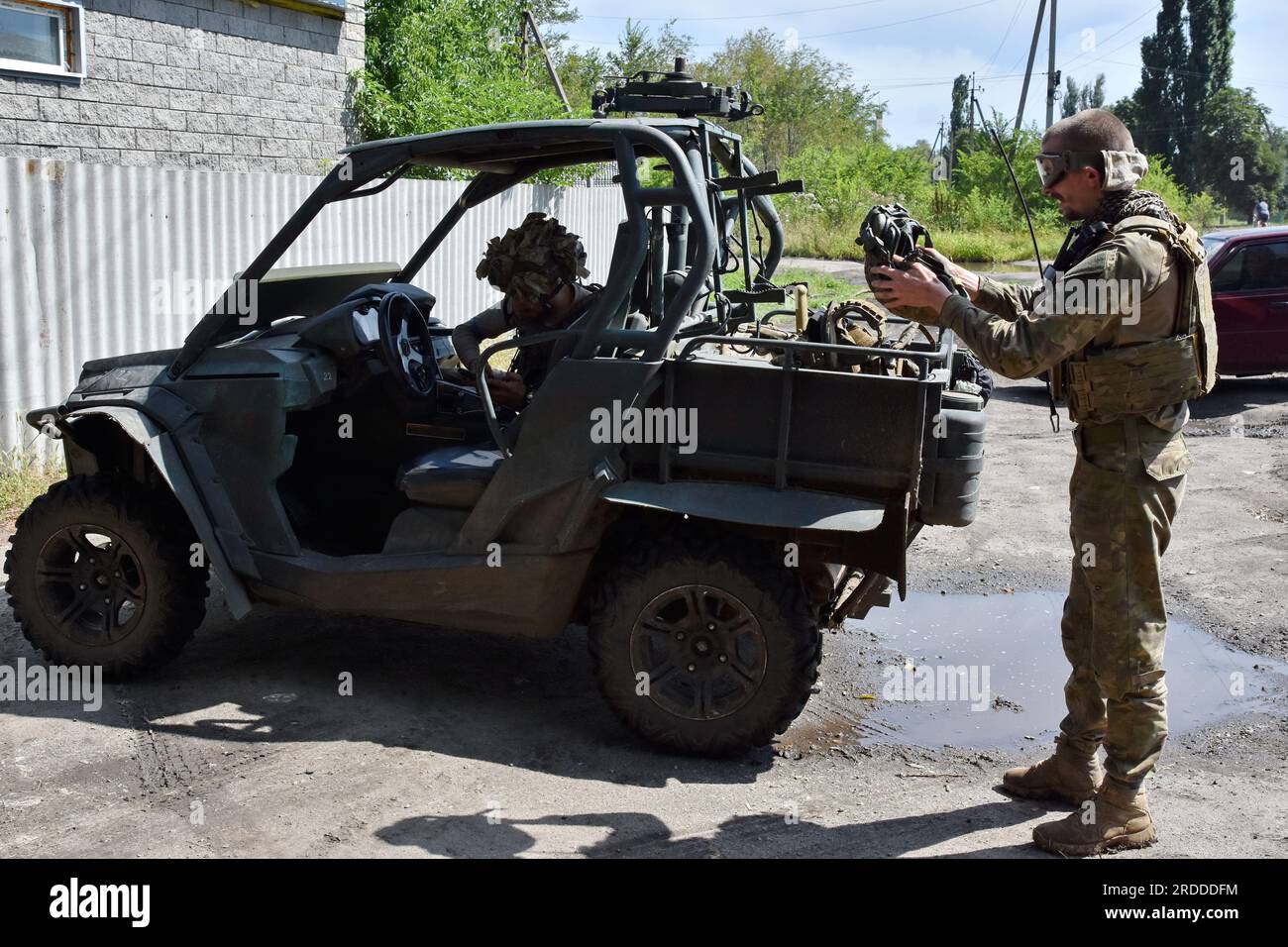 Ukrainian army soldiers prepare to drive towards the frontline on a ...