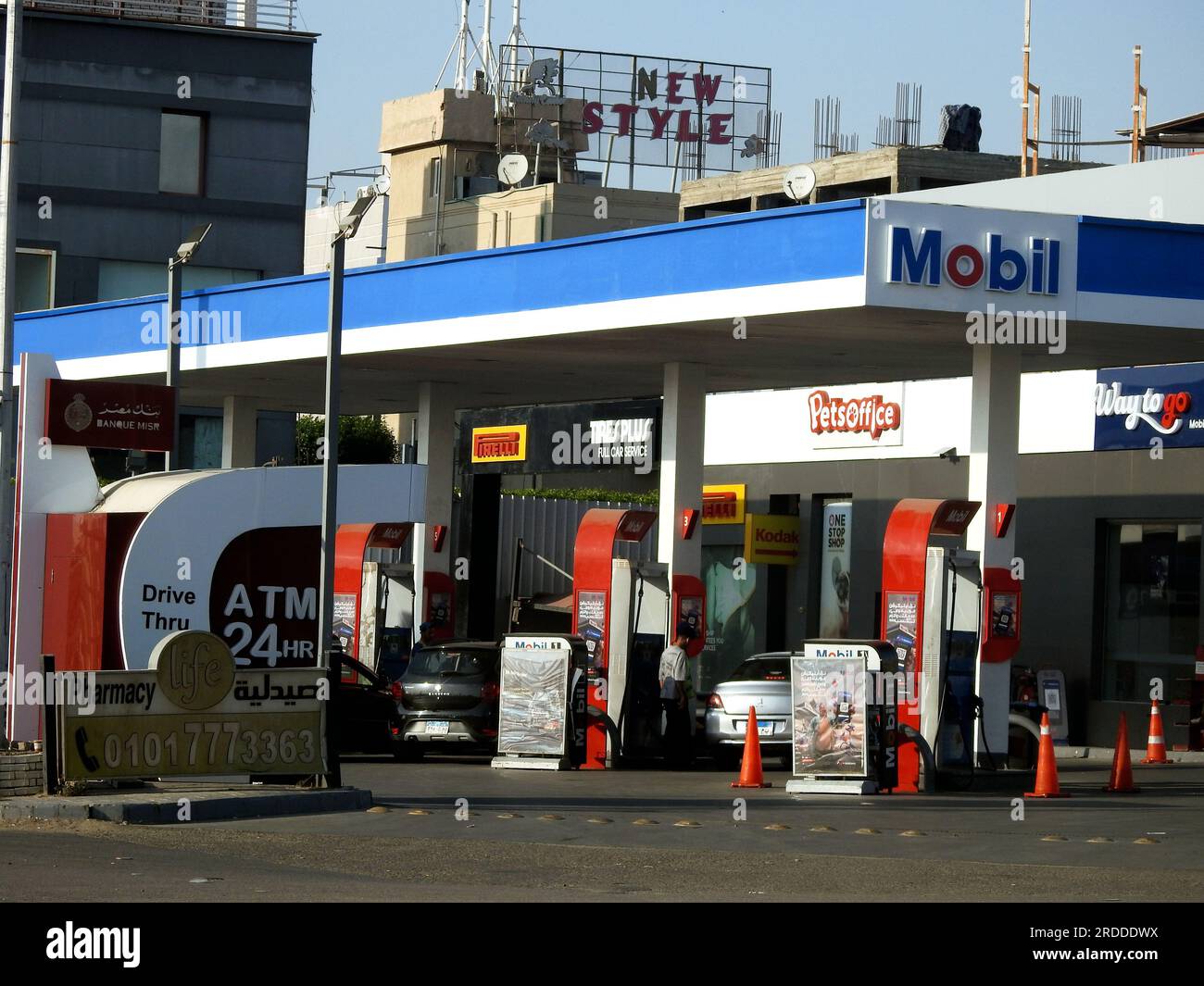 Mobil1 oil hi-res stock photography and images - Alamy