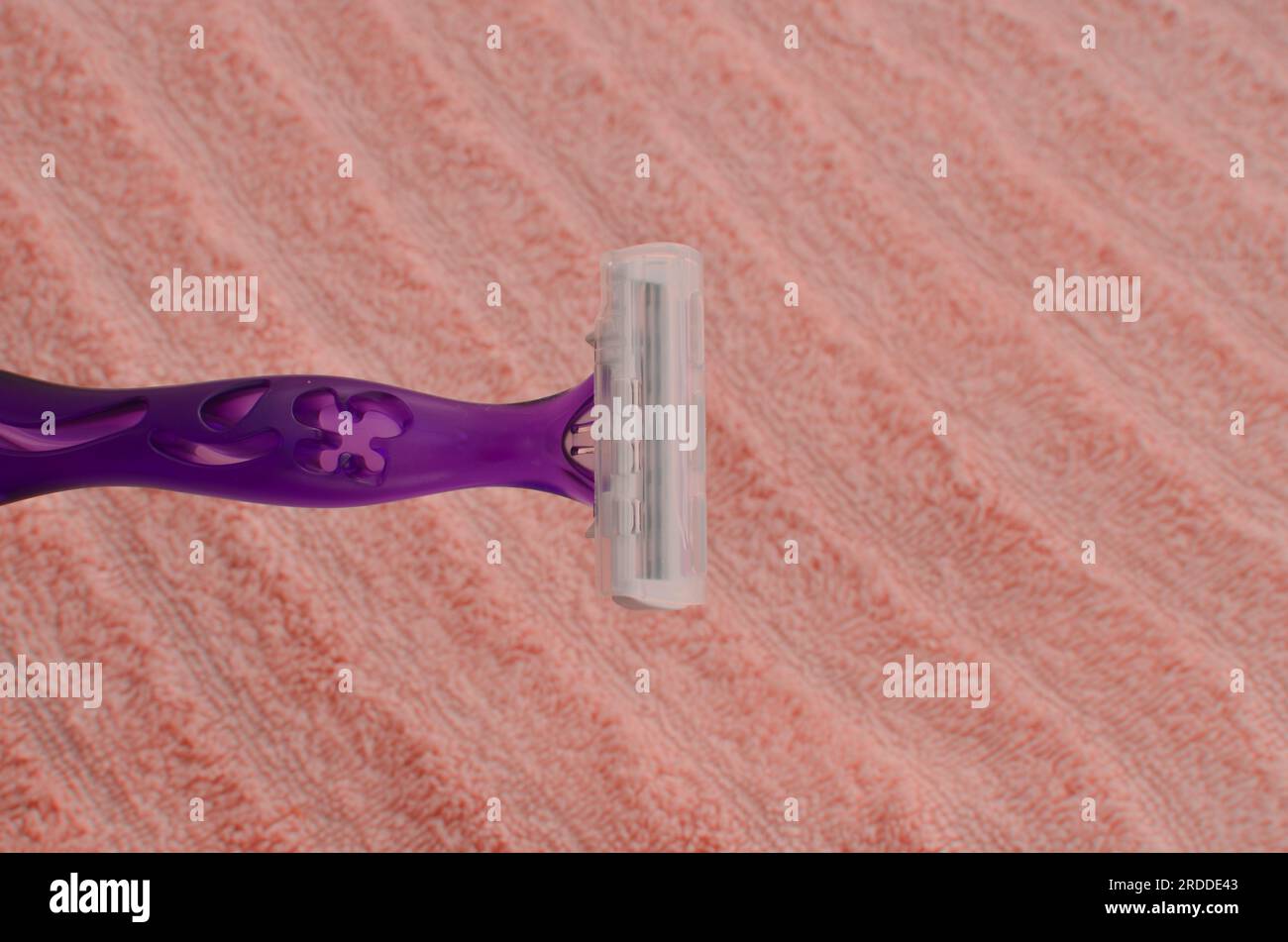 The precision and delicacy of the female shaver is highlighted in this ...