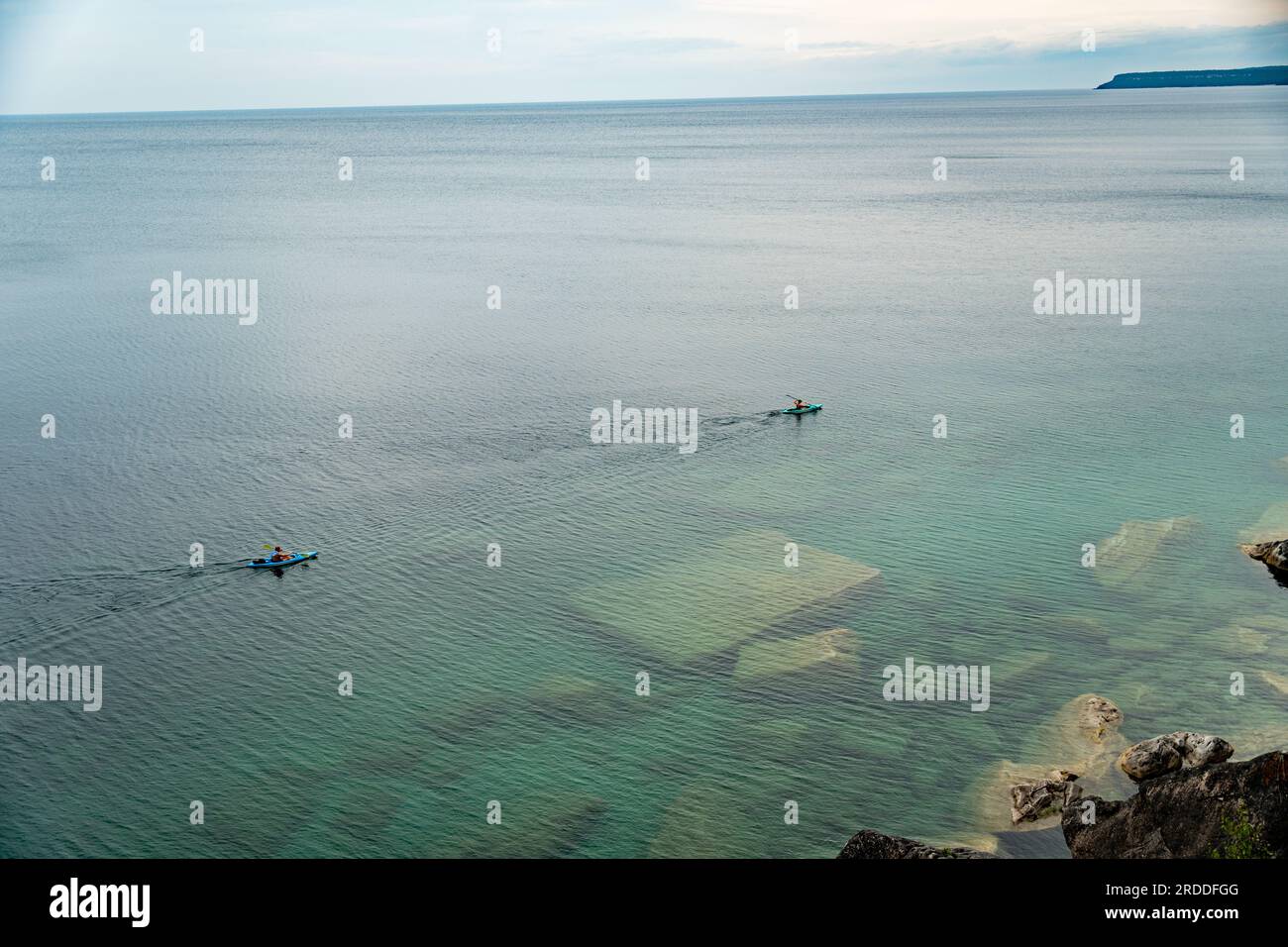 Crystal clear mirror lakes hi-res stock photography and images - Alamy