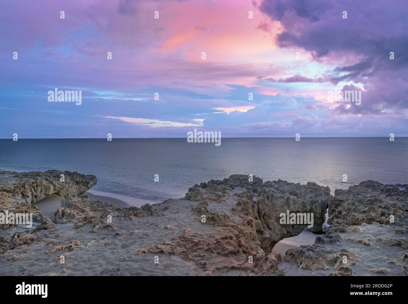 Sunny beaching hi-res stock photography and images - Alamy