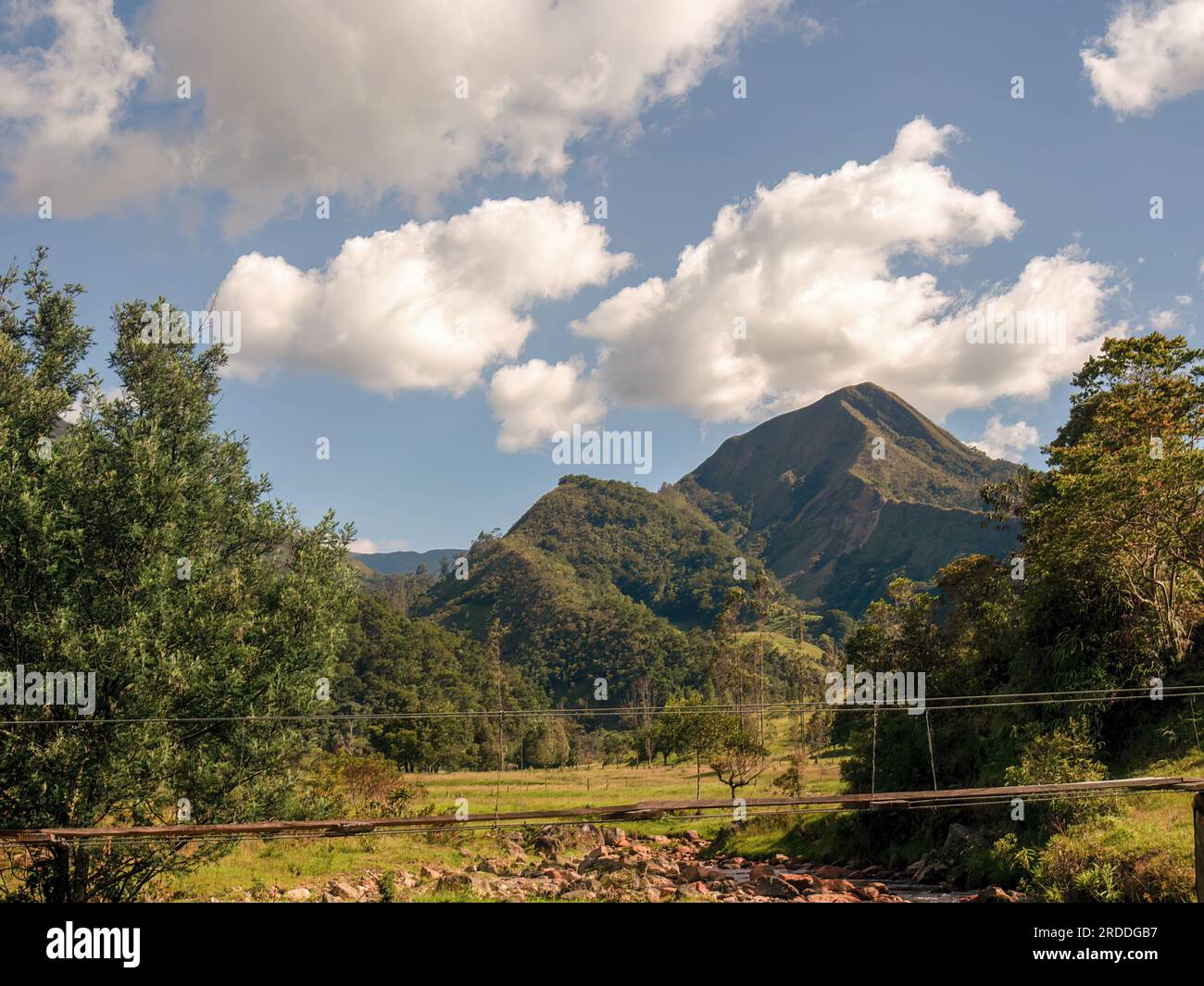 Colombia bridge construction hi-res stock photography and images - Alamy
