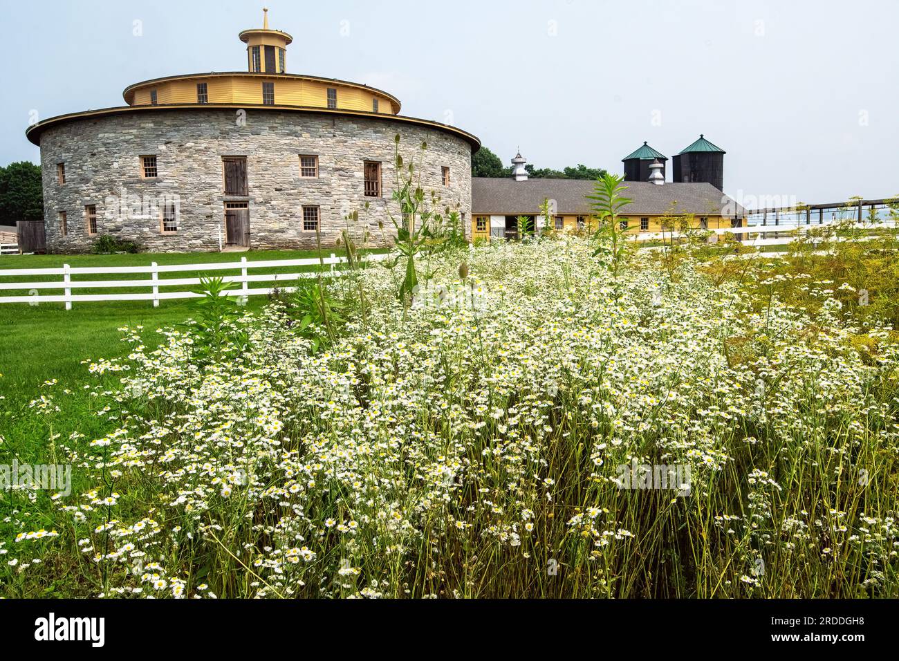 Hancock ShakerVillage Round Stone Barn Stock Photo - Alamy