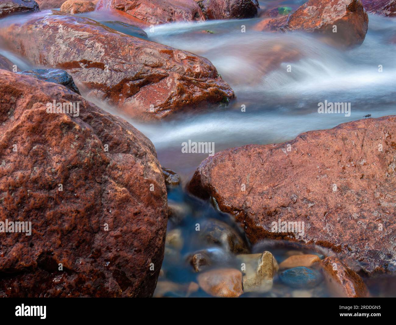 Long-exposure photography of the stream an the rocks of the El Valle ...