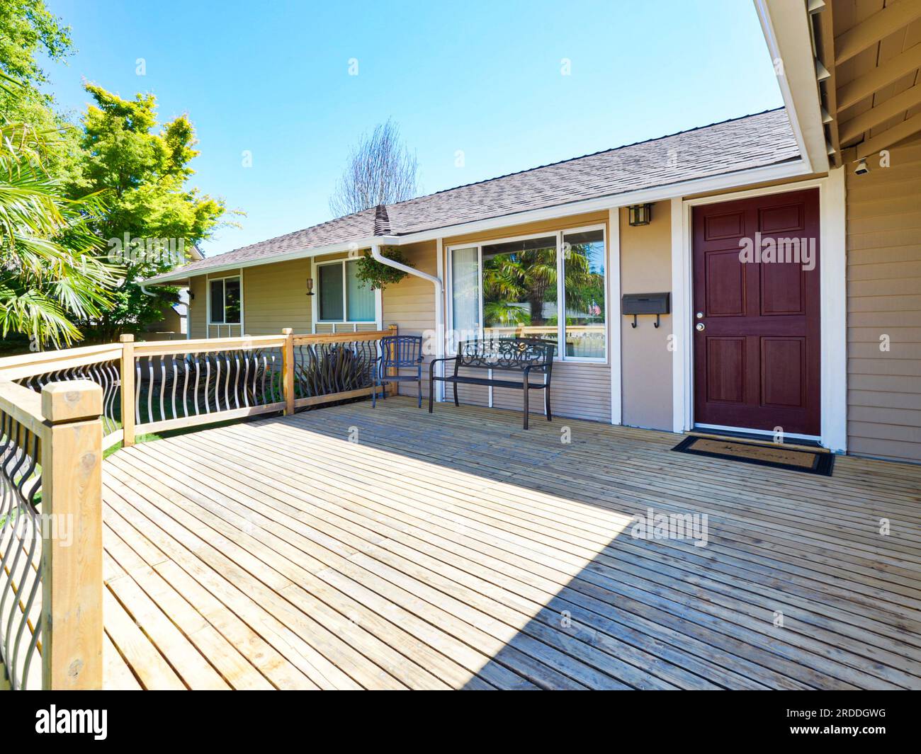 Much modern entry hi-res stock photography and images - Alamy