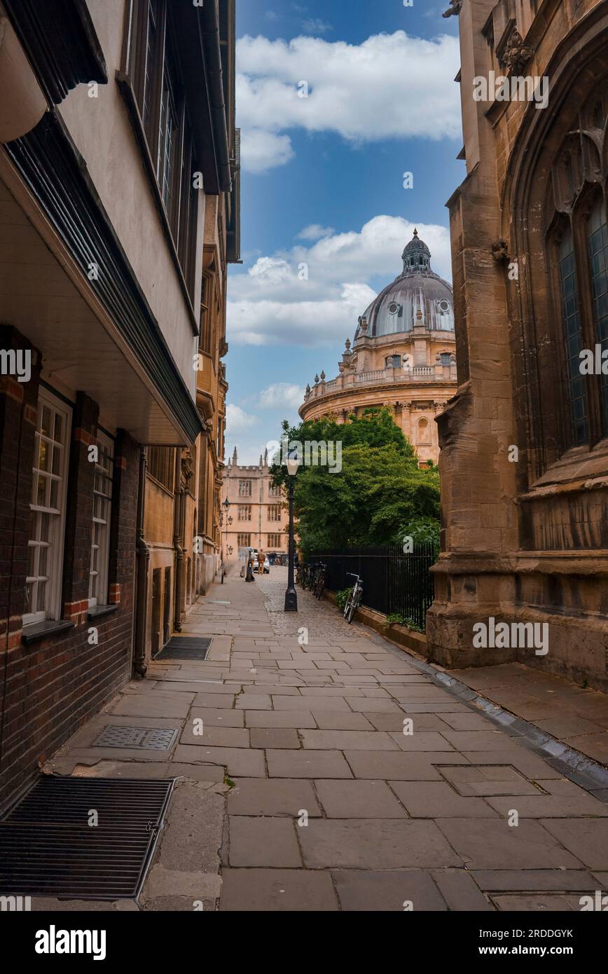 The Radcliffe Camera circular library building at Oxford Stock Photo ...