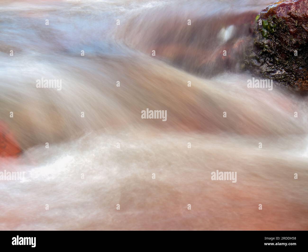 Long-exposure photography of the stream an the rocks of the El Valle ...