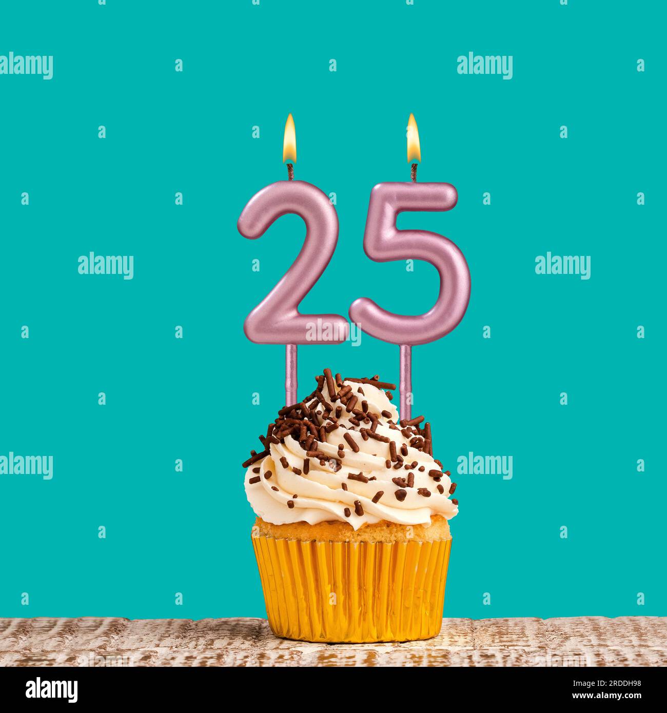 Birthday candle number 25 hi-res stock photography and images - Alamy
