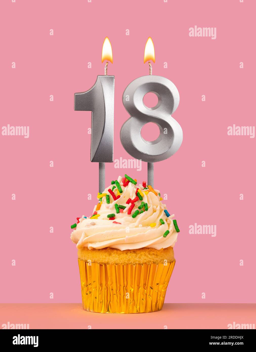 Number 18 celebration cupcake hi-res stock photography and images - Alamy
