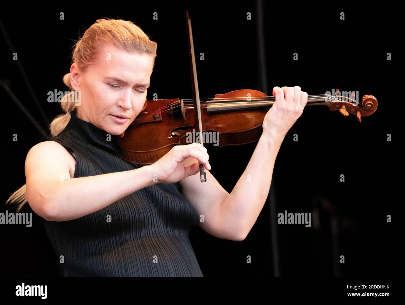 Cheshire. UK, 20/07/2023, Violonist Mari Samuelsen performing ...