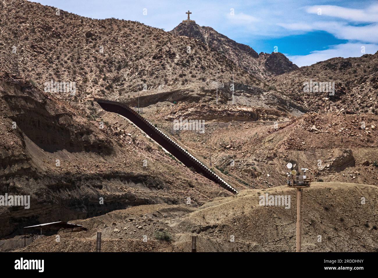 El paso border fence hi-res stock photography and images - Alamy