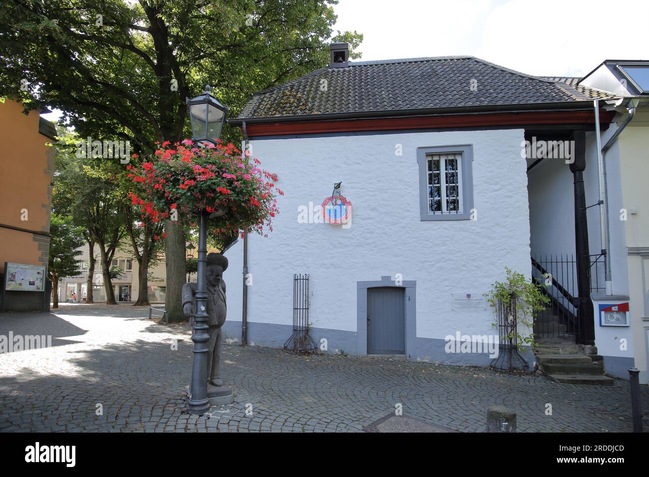Hontes Altes Gemeindehaus with street lamp and sculpture, market square ...