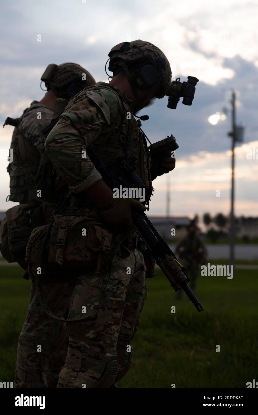 British Royal Marines with 40 Commando Royal Marines participate in ...