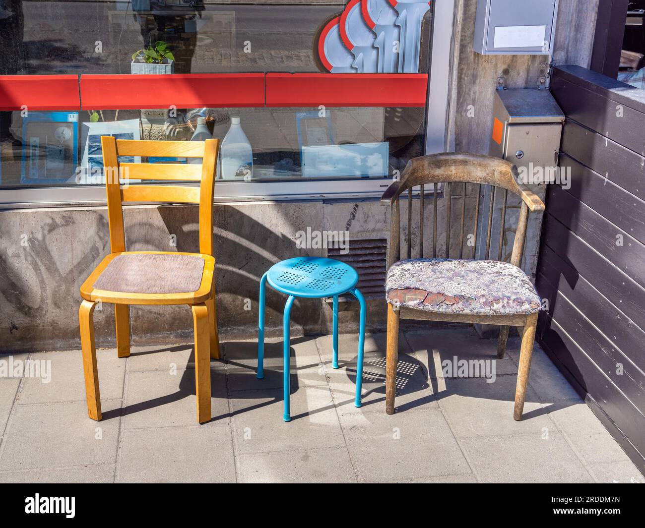 Broken chairs hi-res stock photography and images - Alamy