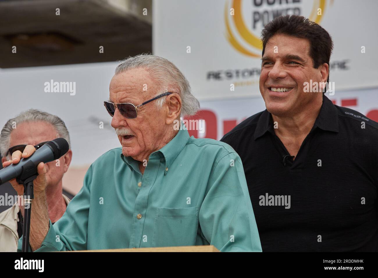 Lee ferrigno hulk hi-res stock photography and images - Alamy