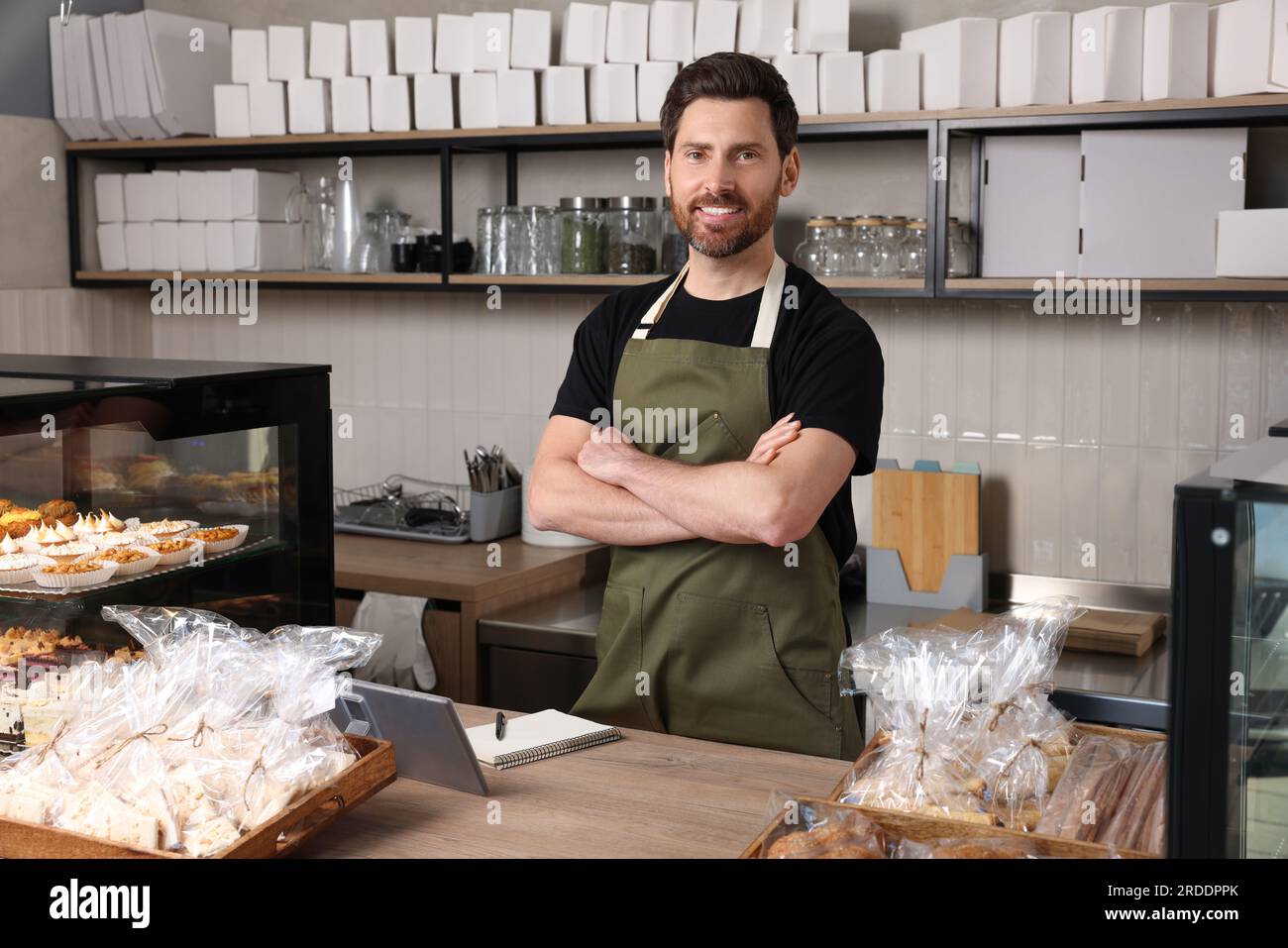 Bakery cashier hi-res stock photography and images - Alamy