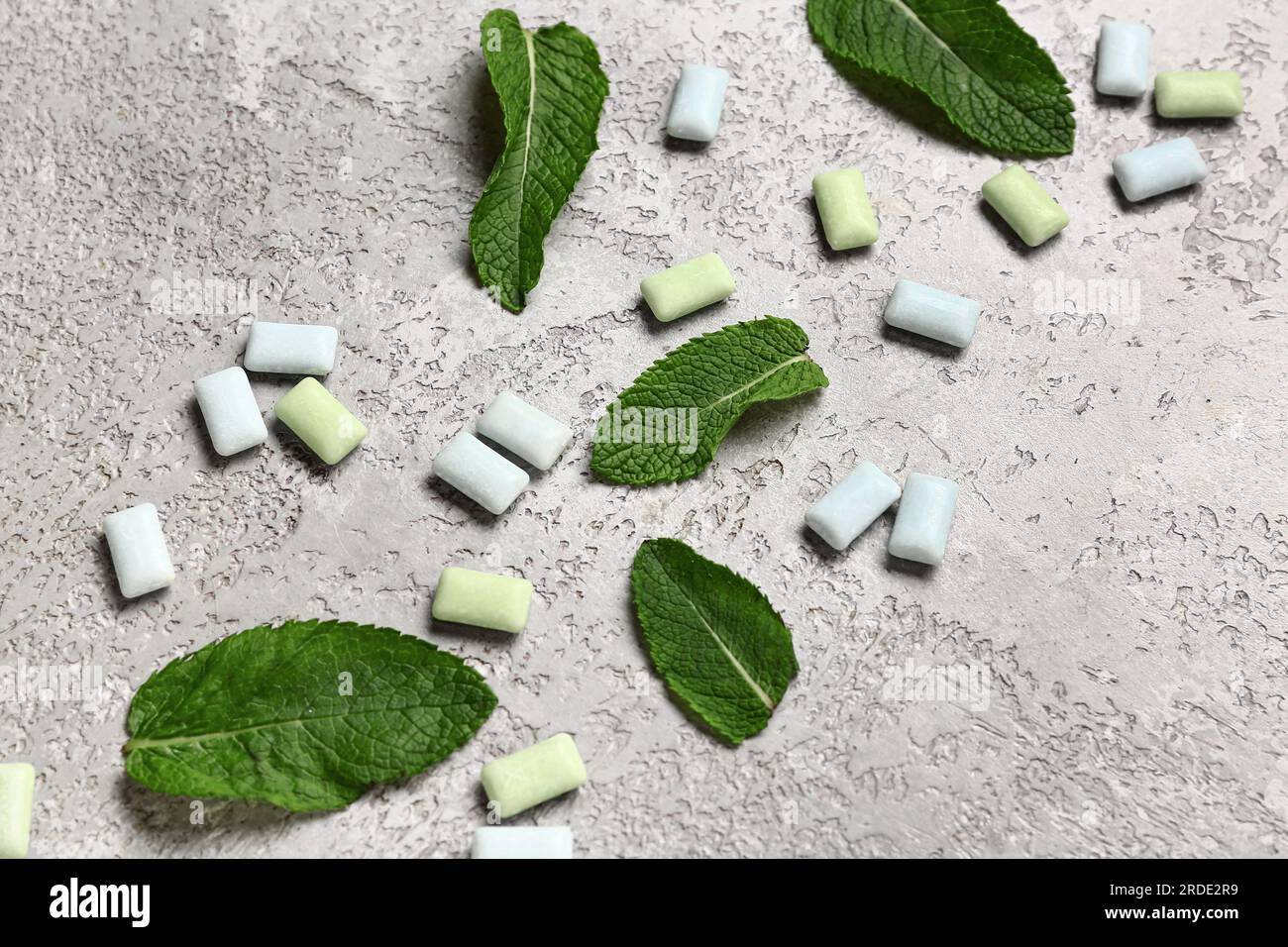 Fresh chewing gums with mint on grey background Stock Photo - Alamy