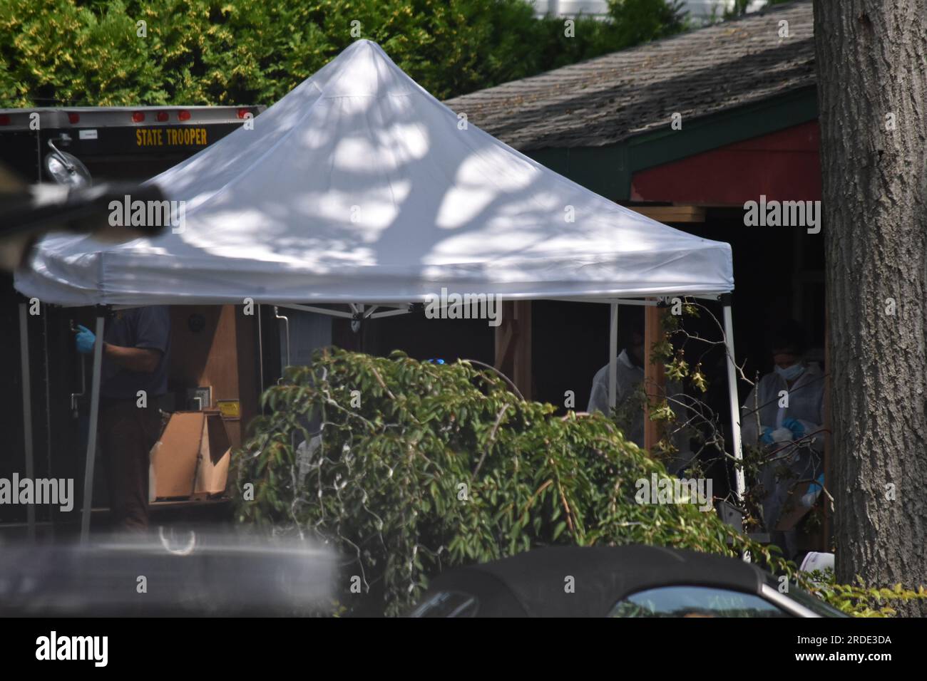 Authorities take out boxes of evidence from Rex Heuermann's house ...