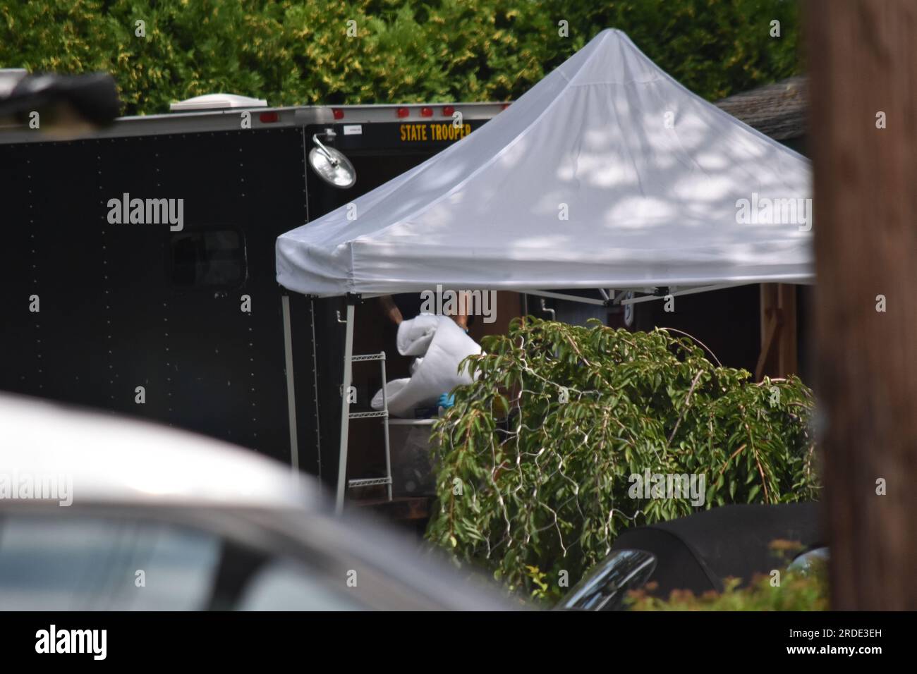 Authorities take out boxes of evidence from Rex Heuermann's house ...