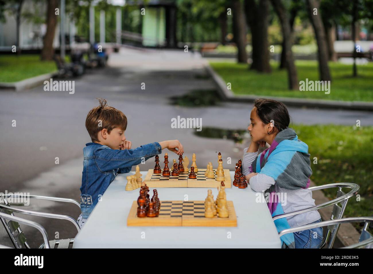 Chess competition in children hi-res stock photography and images - Alamy