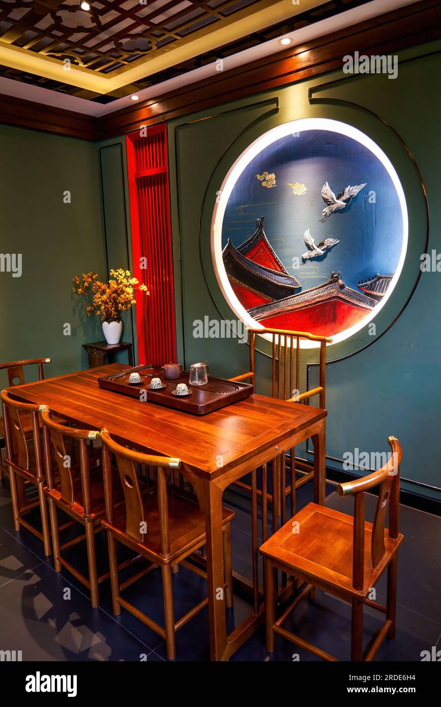 Interior dining room of luxury Chinese restaurant Stock Photo - Alamy