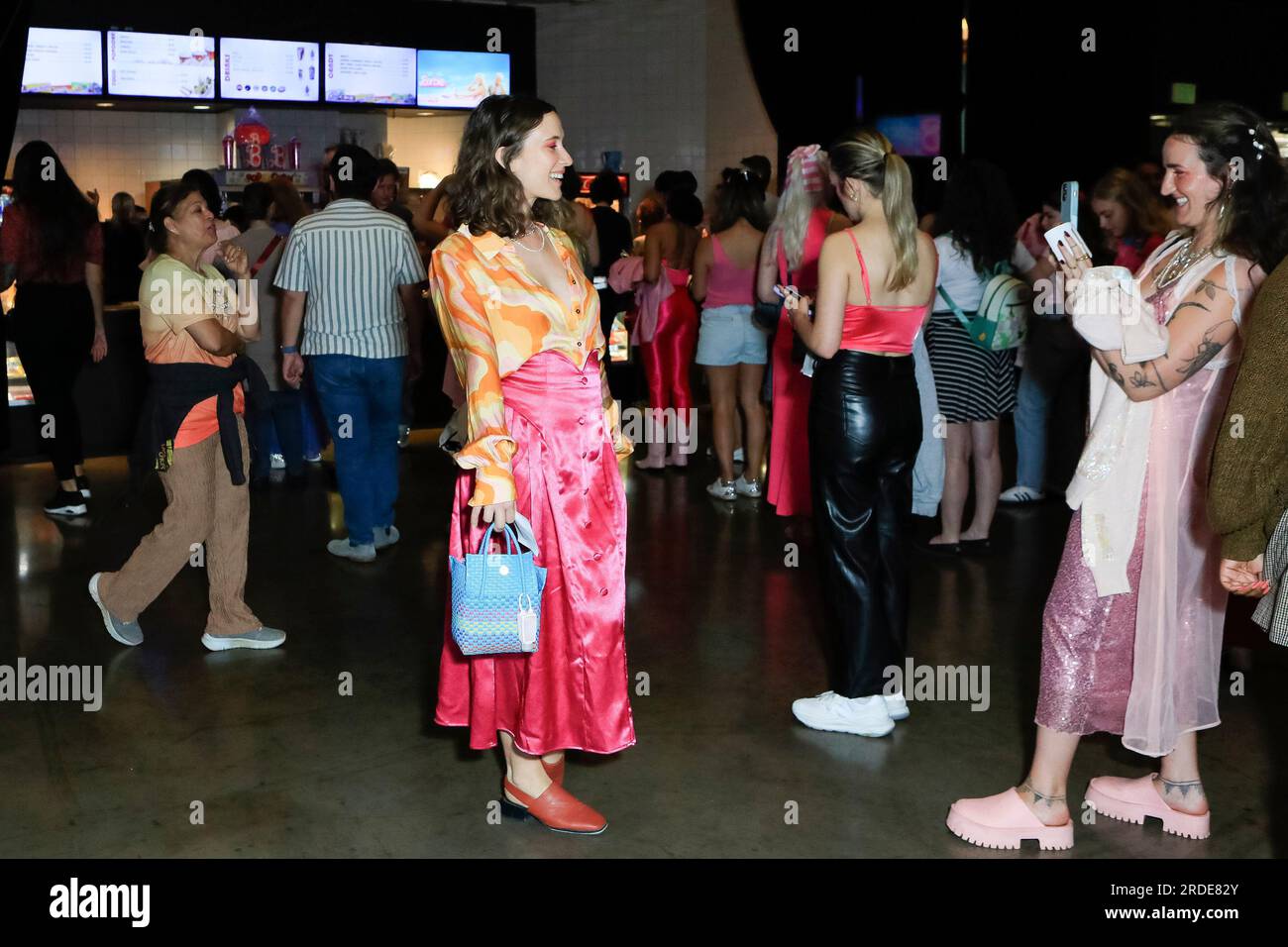 Niña barbie hi-res stock photography and images - Alamy