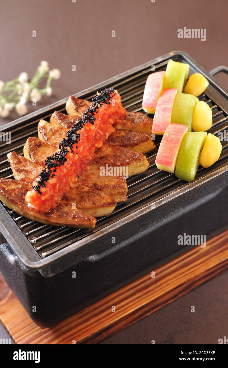teppanyaki goose liver (foie gras), Japanese food Stock Photo - Alamy