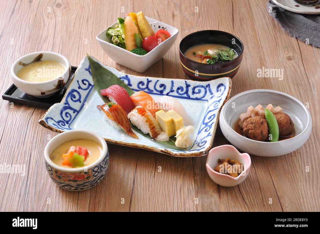 Sushi Platter set(Salmon Nigiri,eel nigiri), Japanese teishoku,set ...