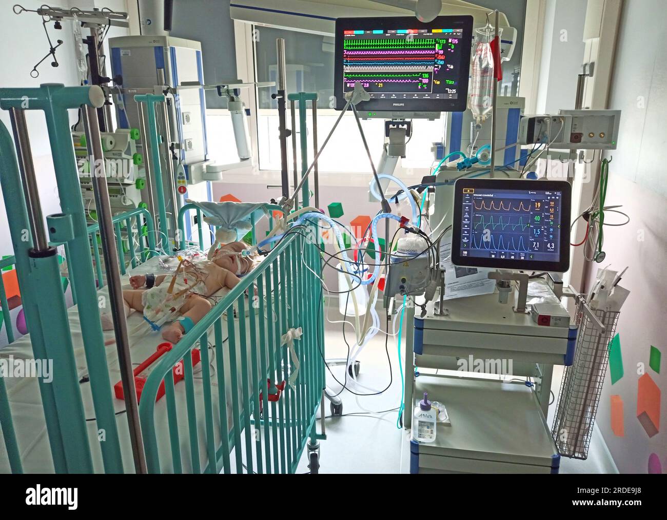 Resuscitation ward hospital hi-res stock photography and images - Alamy