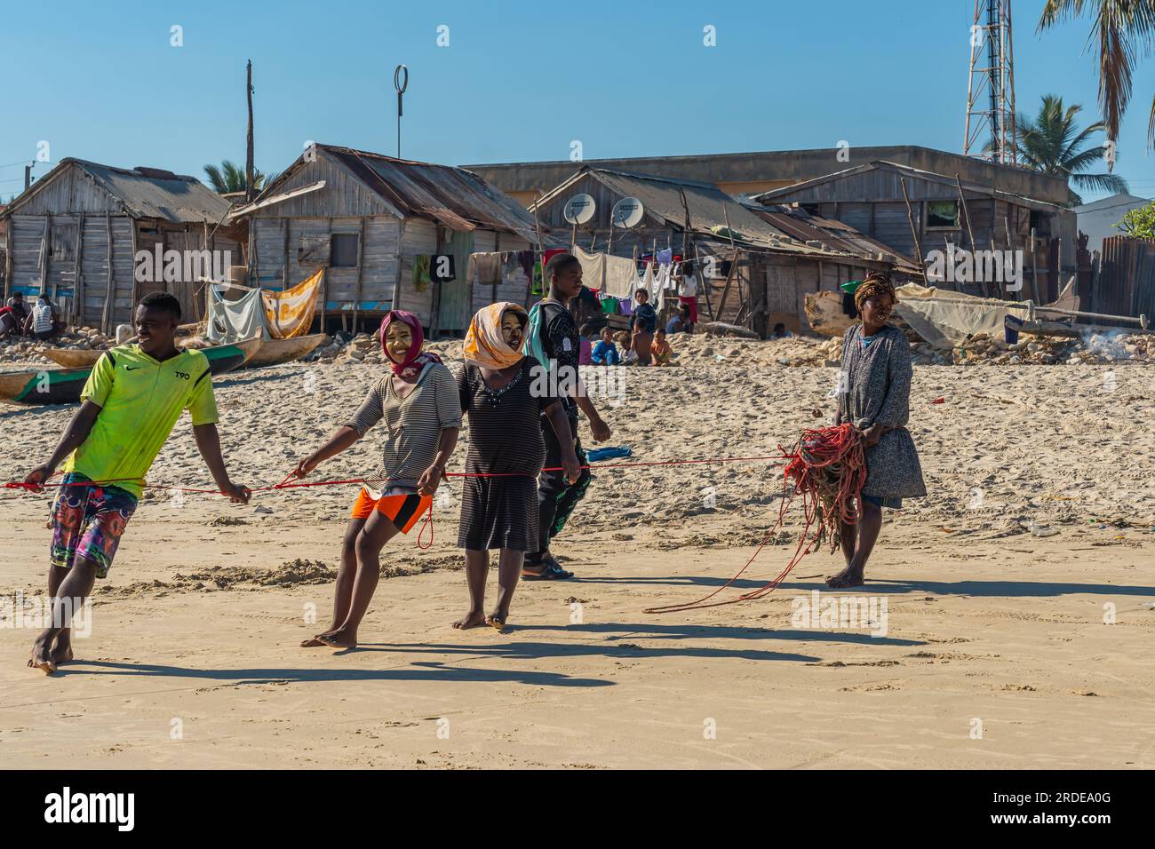 Madagascar native people fishing hi-res stock photography and images ...