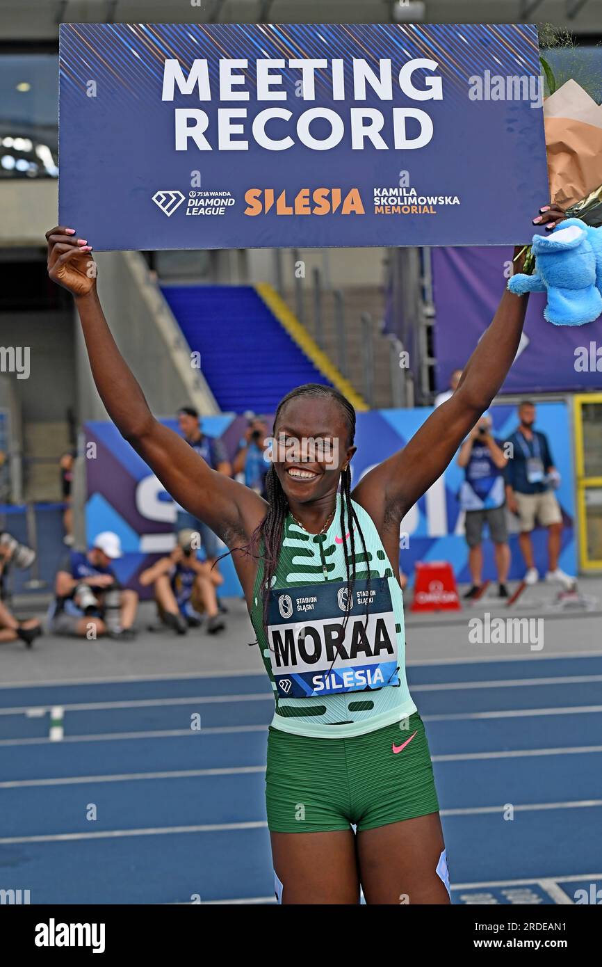 Mary moraa ken poses after winning womens 800m in 1 hi-res stock ...