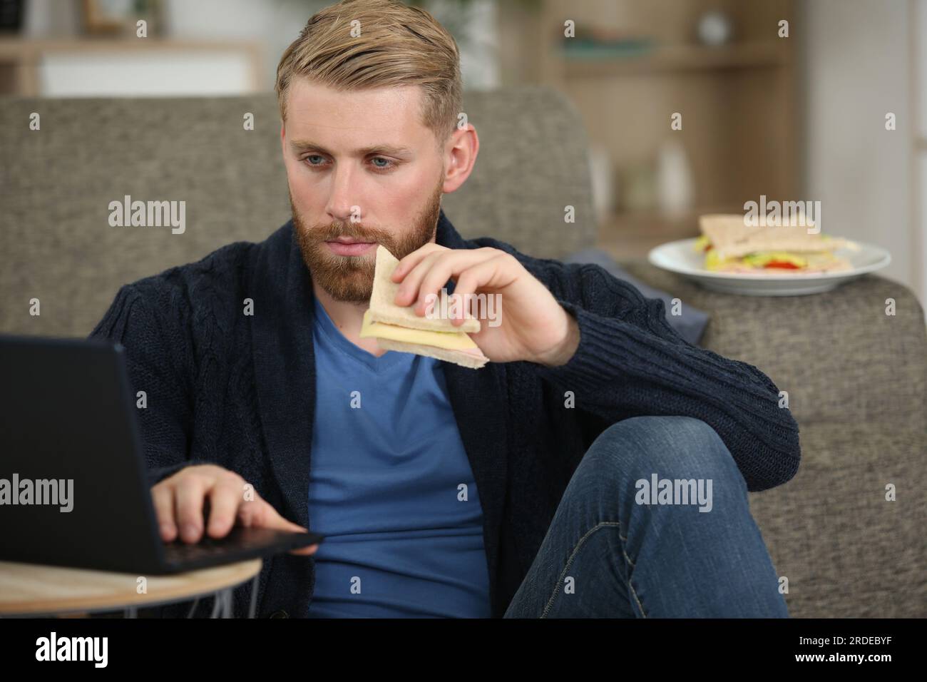 Officer lunch break hi-res stock photography and images - Alamy