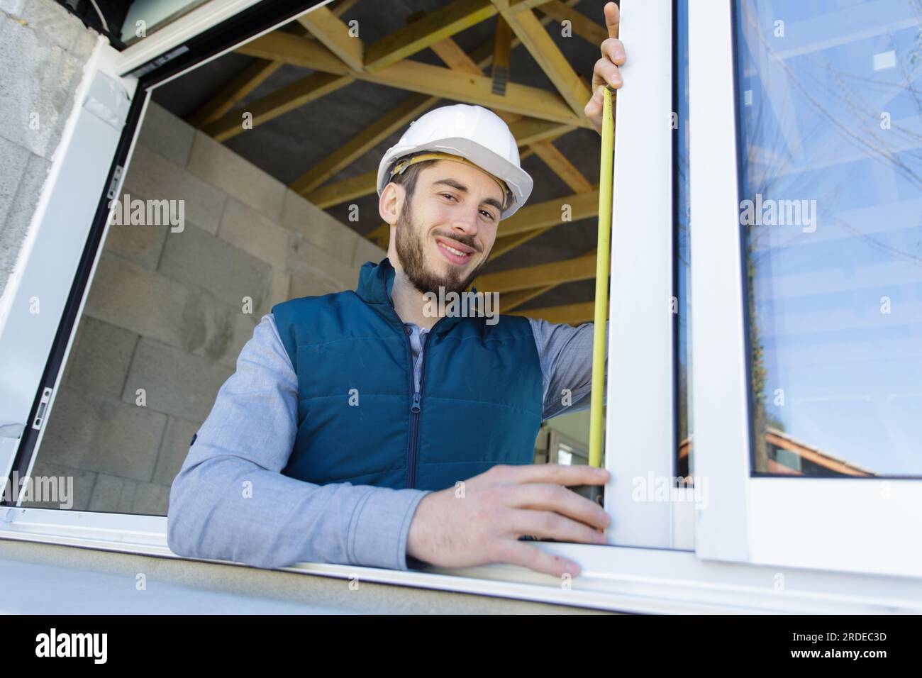 man measuring window Stock Photo - Alamy