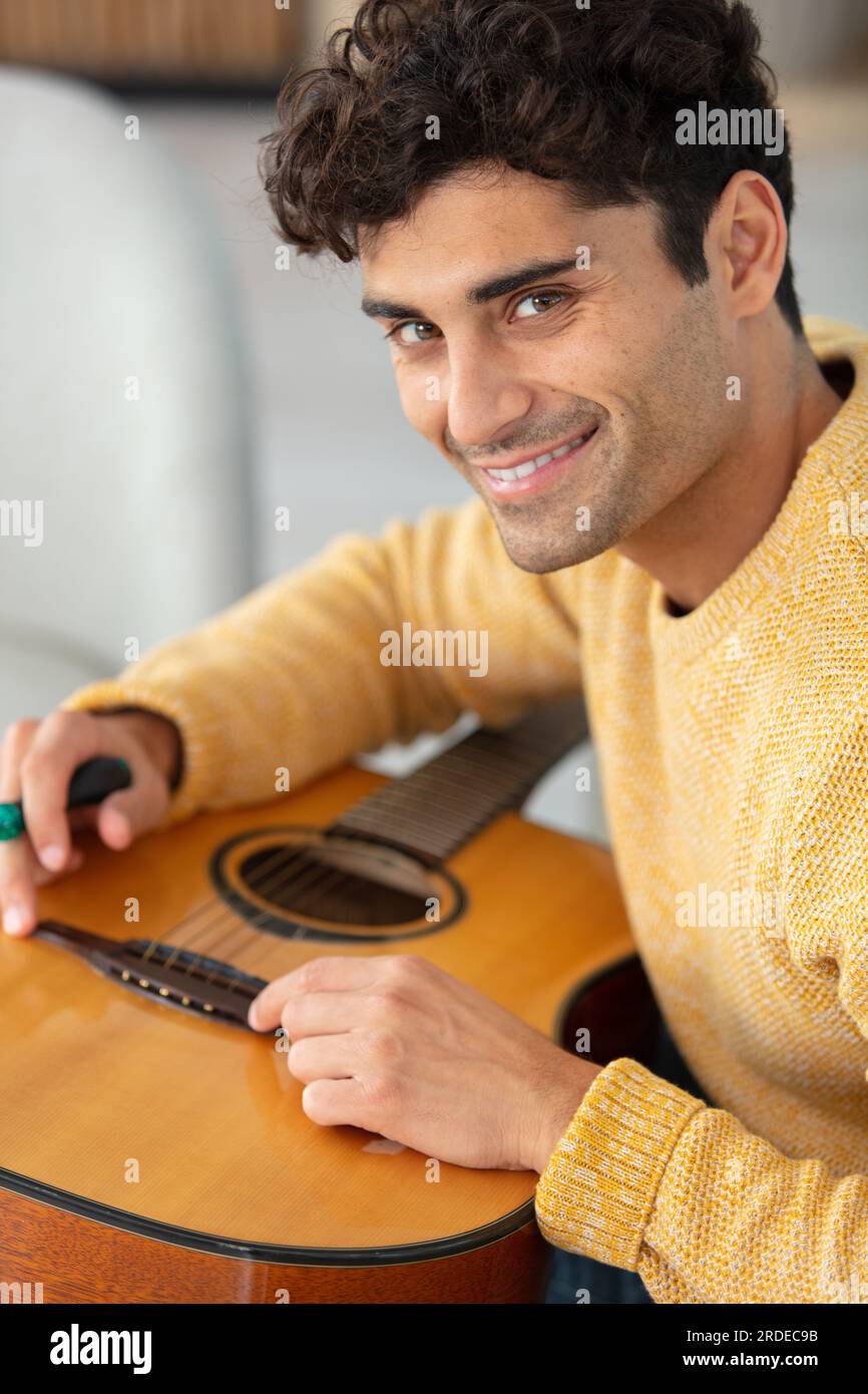 Changing string hi-res stock photography and images - Alamy