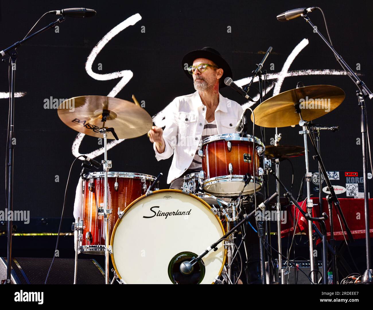 Drummer on stage hi-res stock photography and images - Alamy