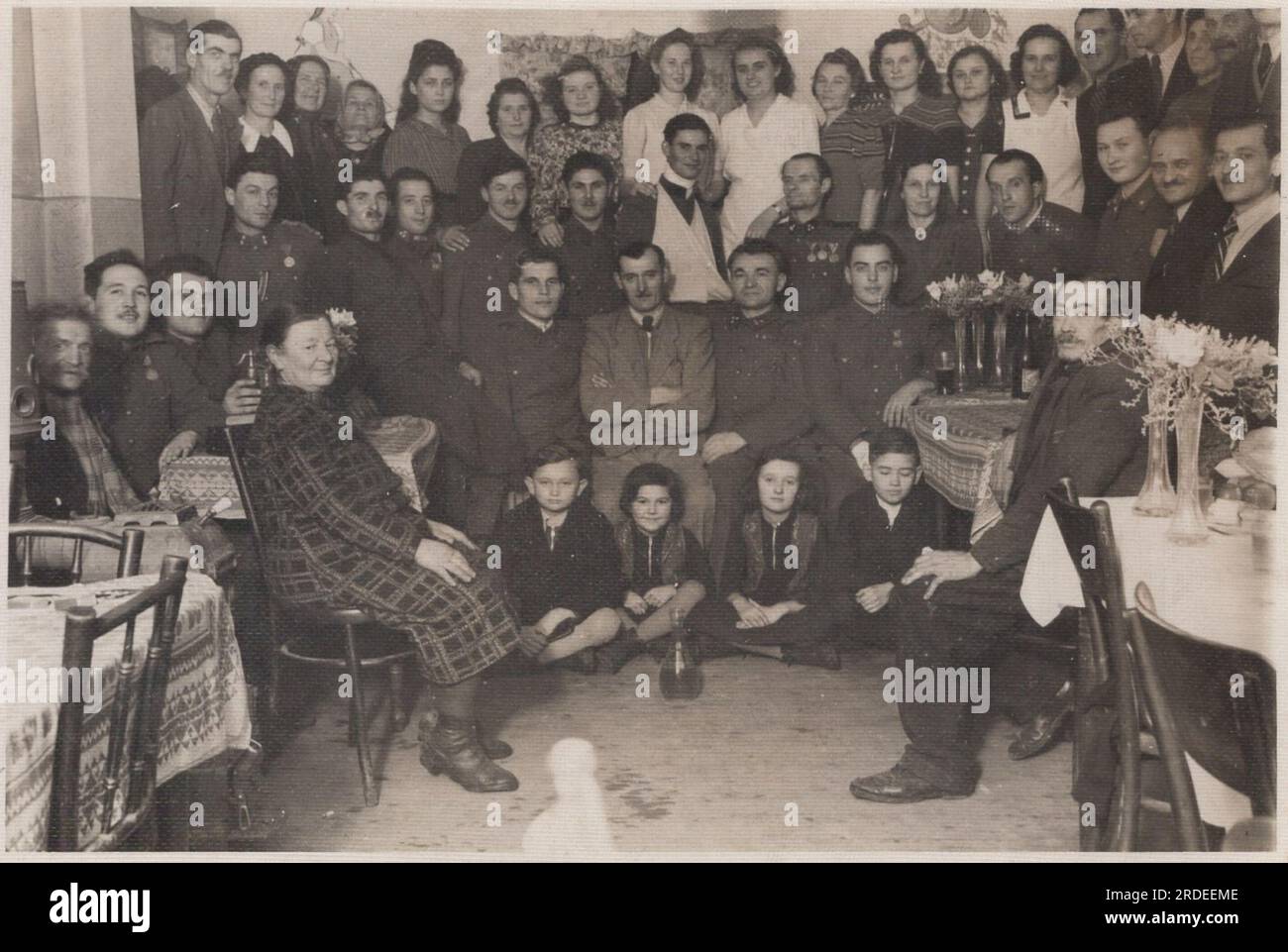 Vintage mixed gender class photo hi-res stock photography and images ...