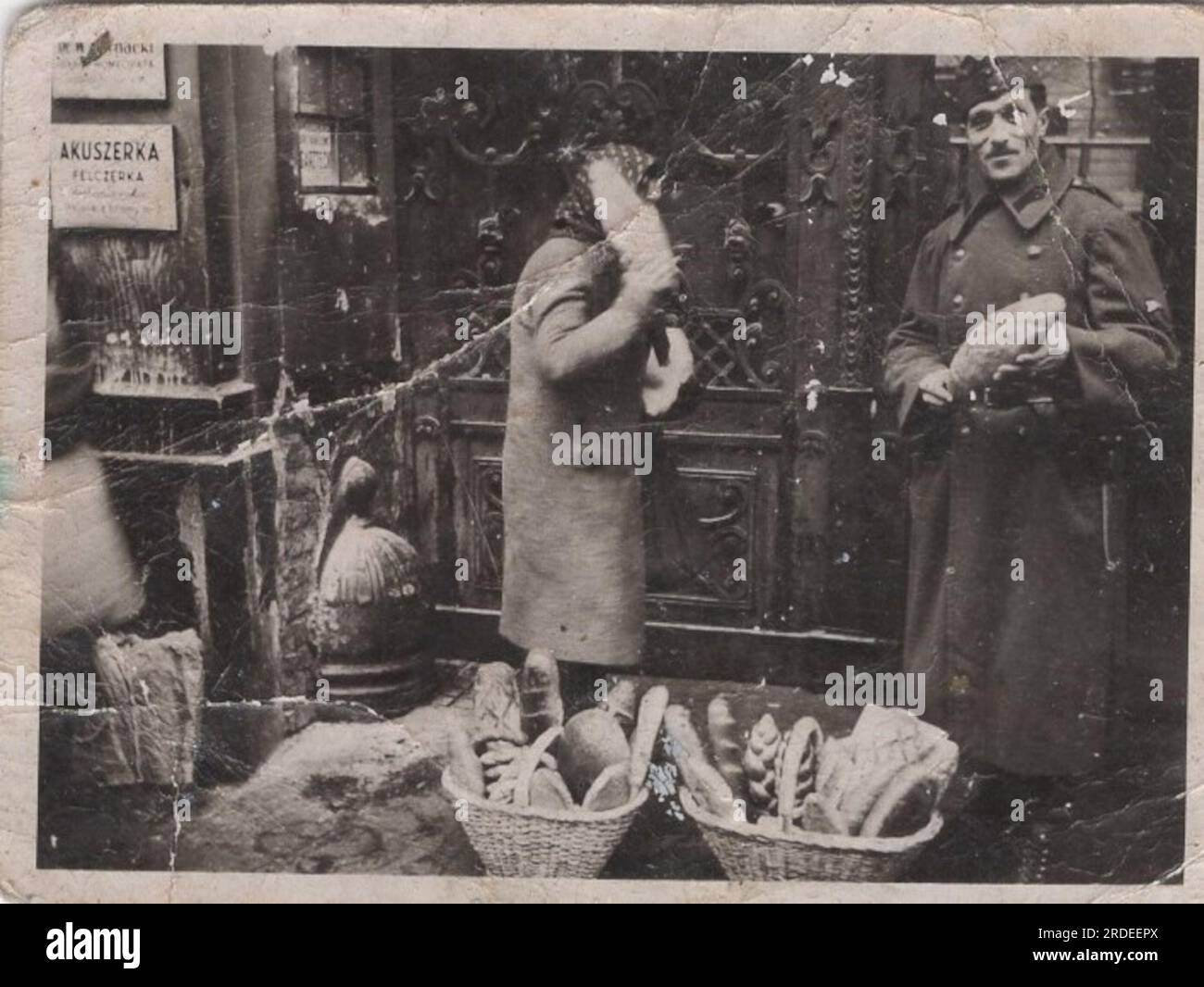 Ww2 soldier hi-res stock photography and images - Alamy