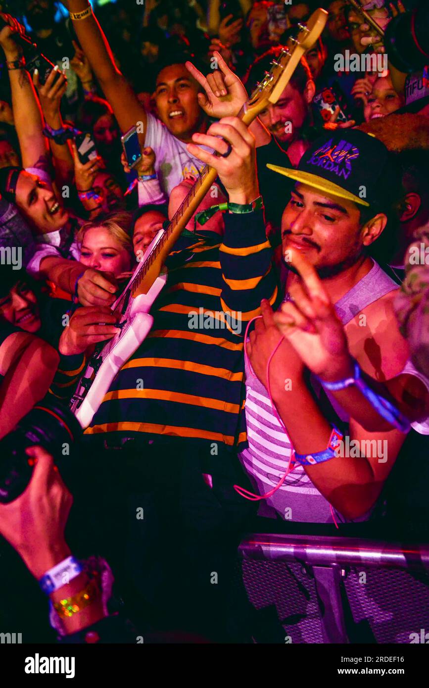 Stage cage hi-res stock photography and images - Alamy