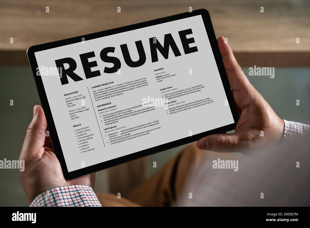 Writing a cv woman hi-res stock photography and images - Alamy