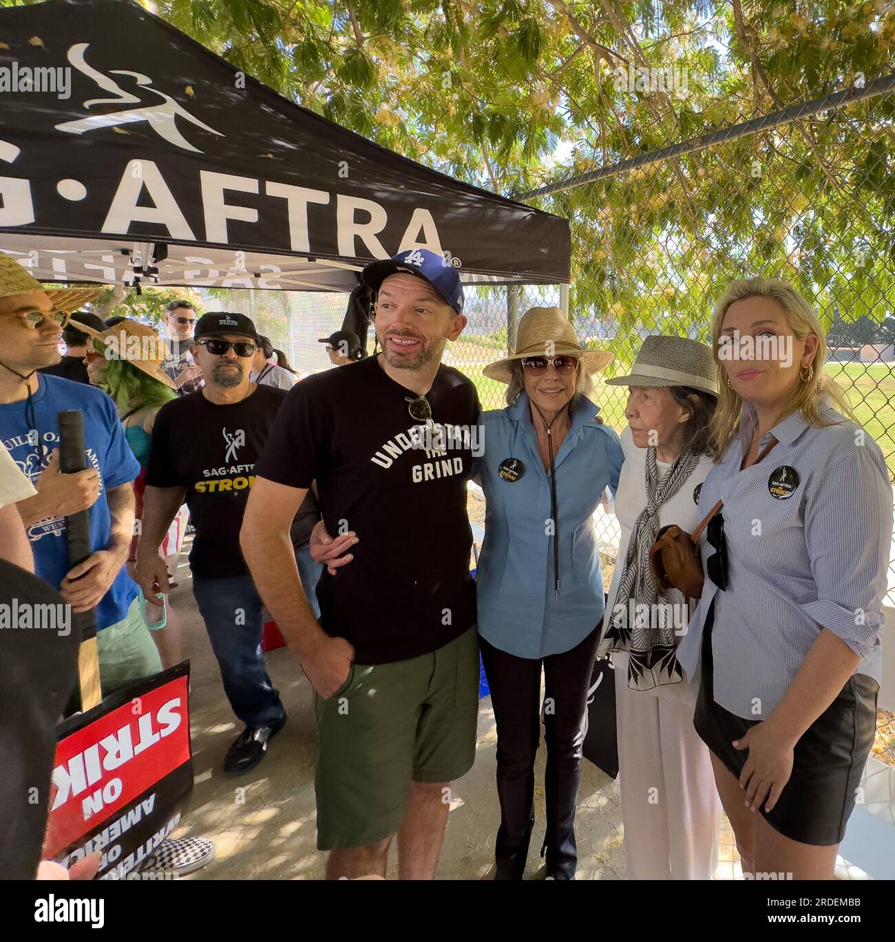 Grace and frankie june diane raphael hi-res stock photography and ...