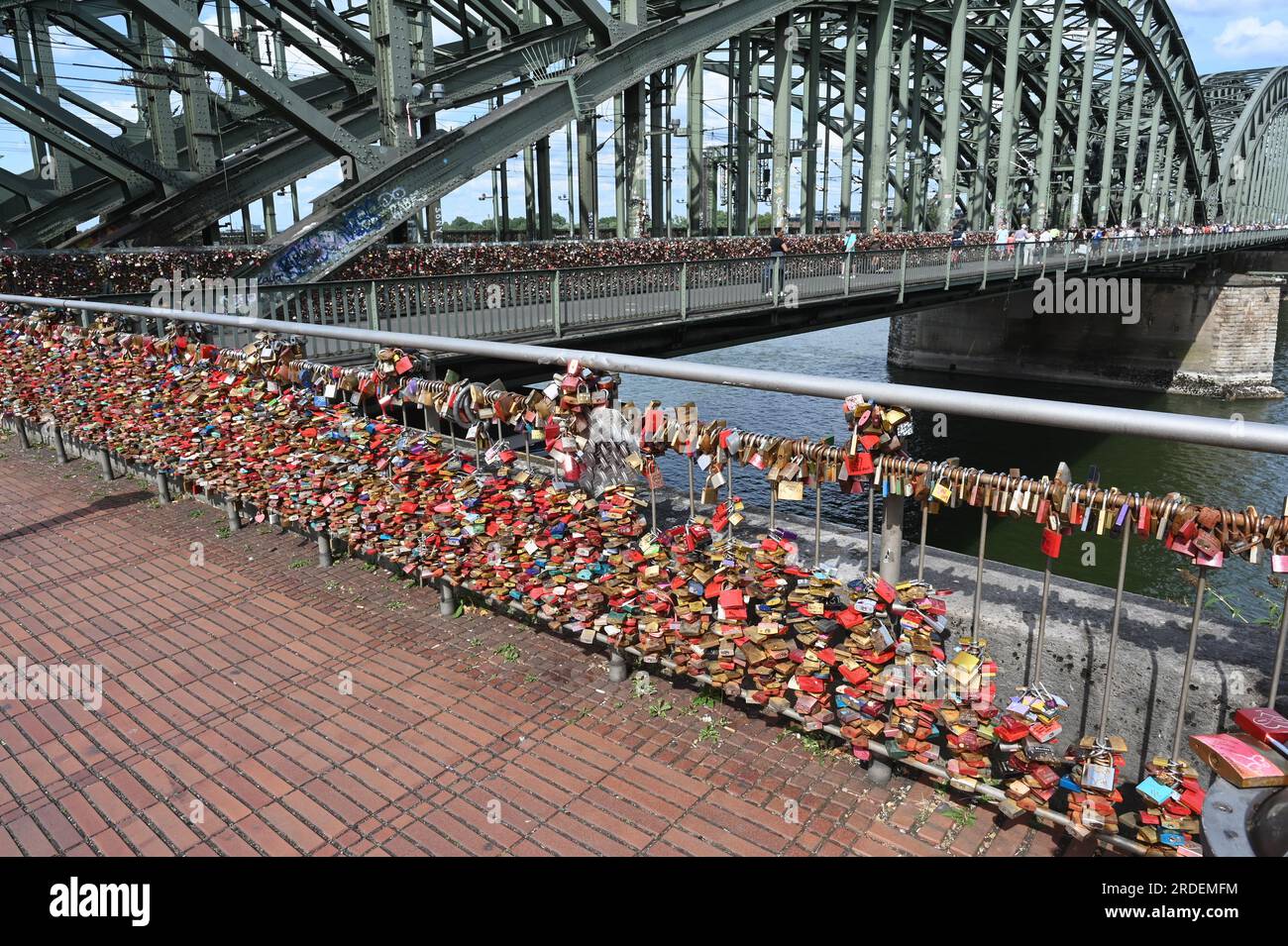 Spreading locks hi-res stock photography and images - Alamy