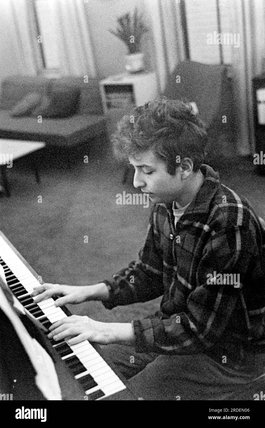 BOB DYLAN in NO DIRECTION HOME: BOB DYLAN (2005), directed by MARTIN ...