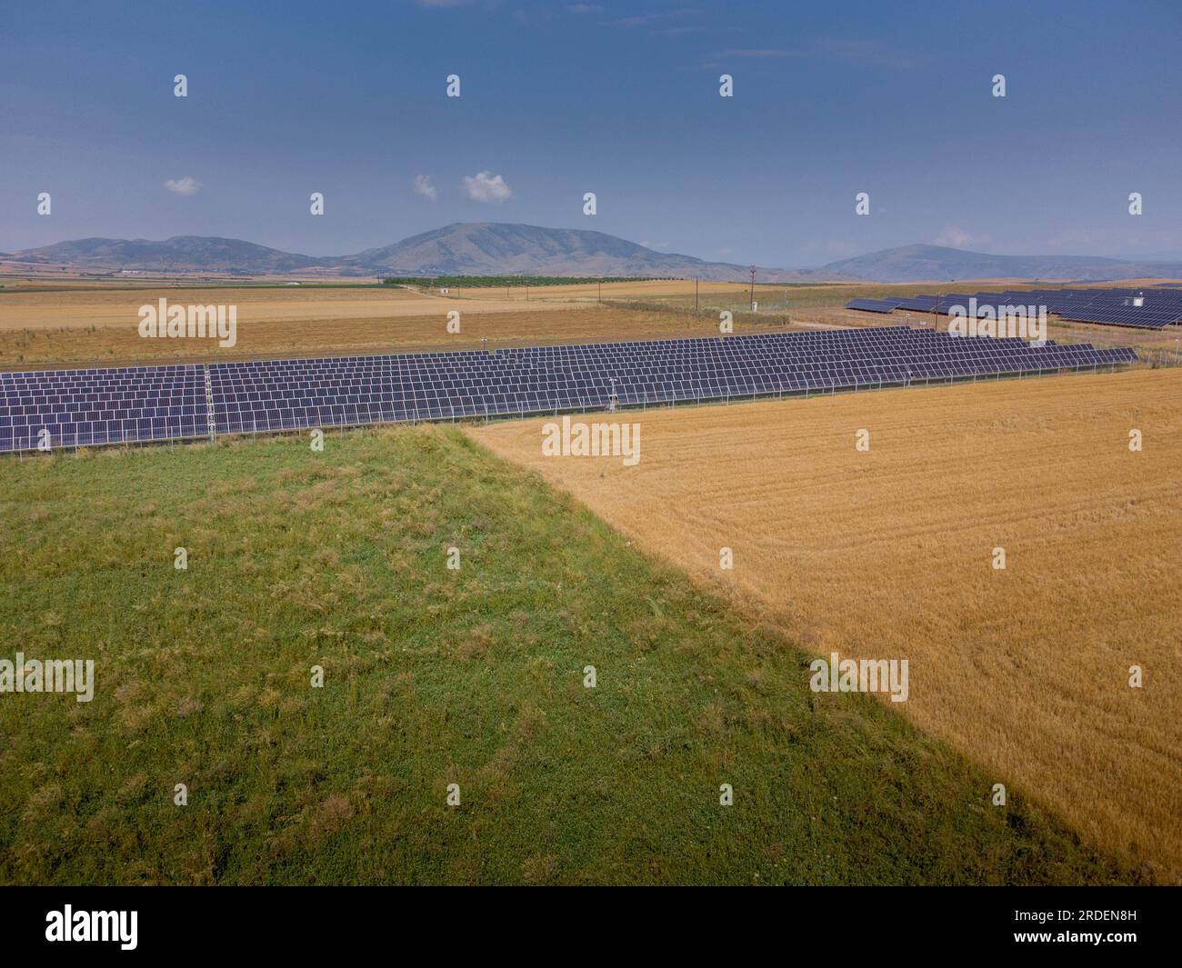 Solar fields hi-res stock photography and images - Alamy