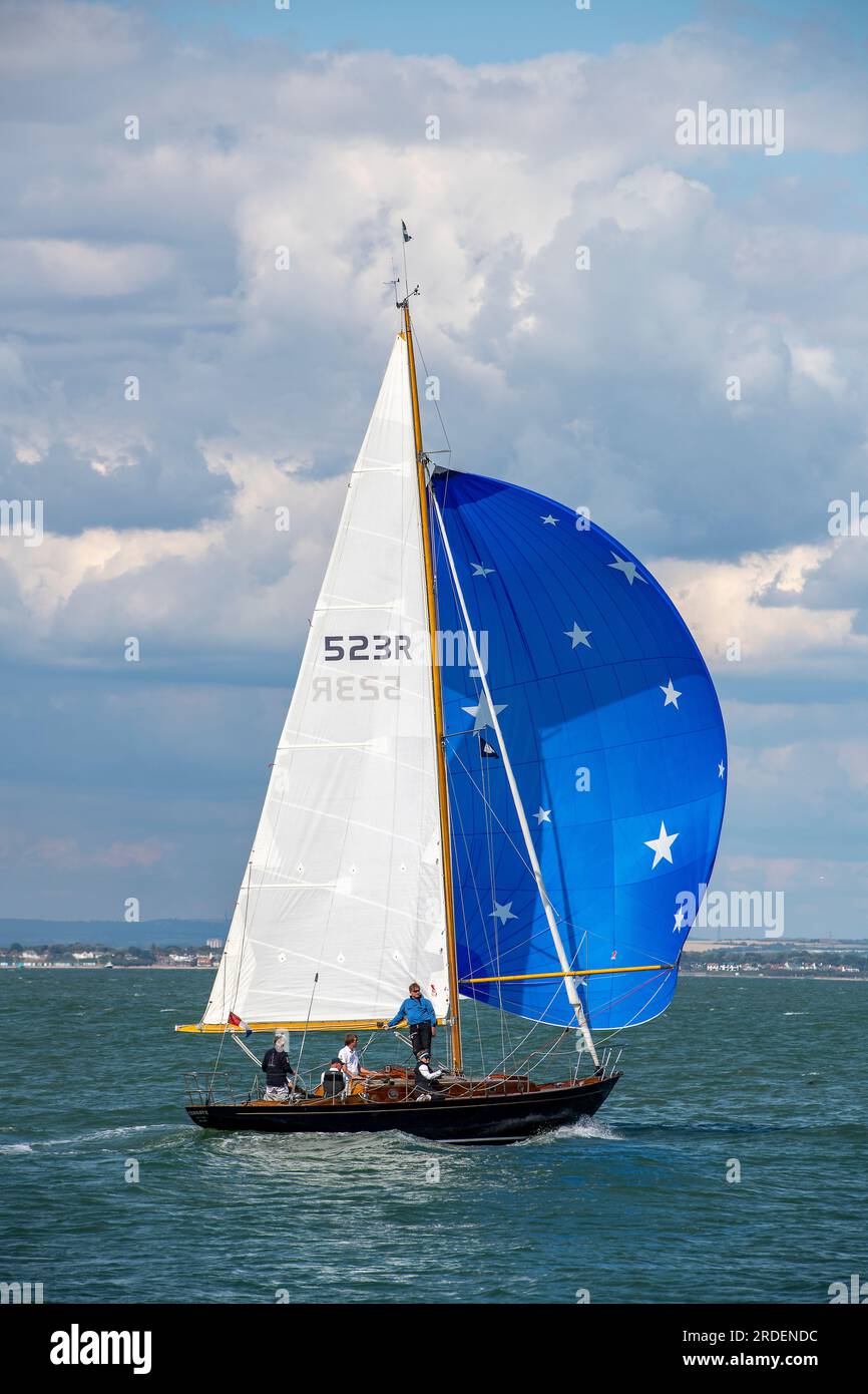 Vintage yacht racing solent hi-res stock photography and images - Alamy