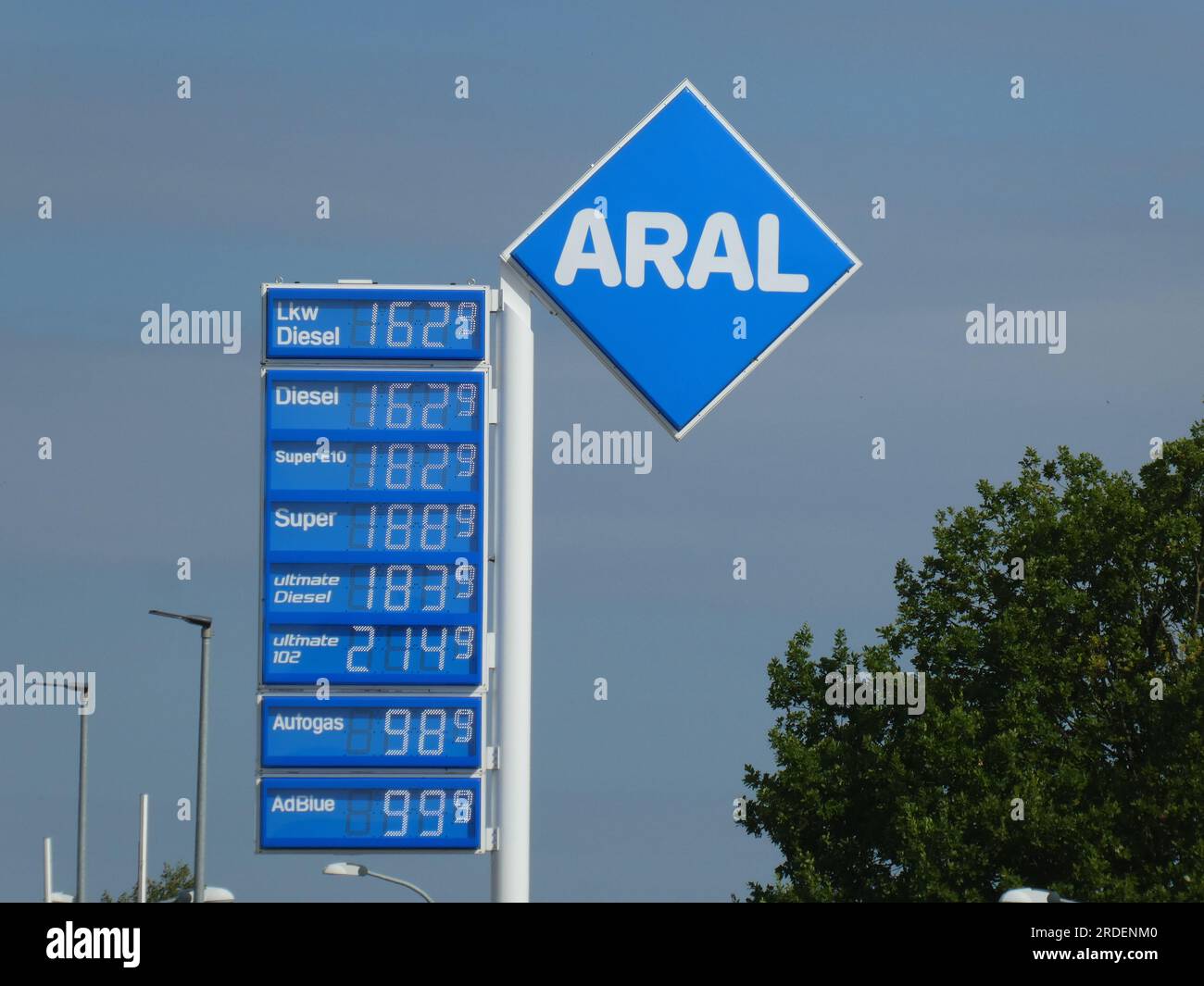 Aral gas station aral logo hi-res stock photography and images - Alamy