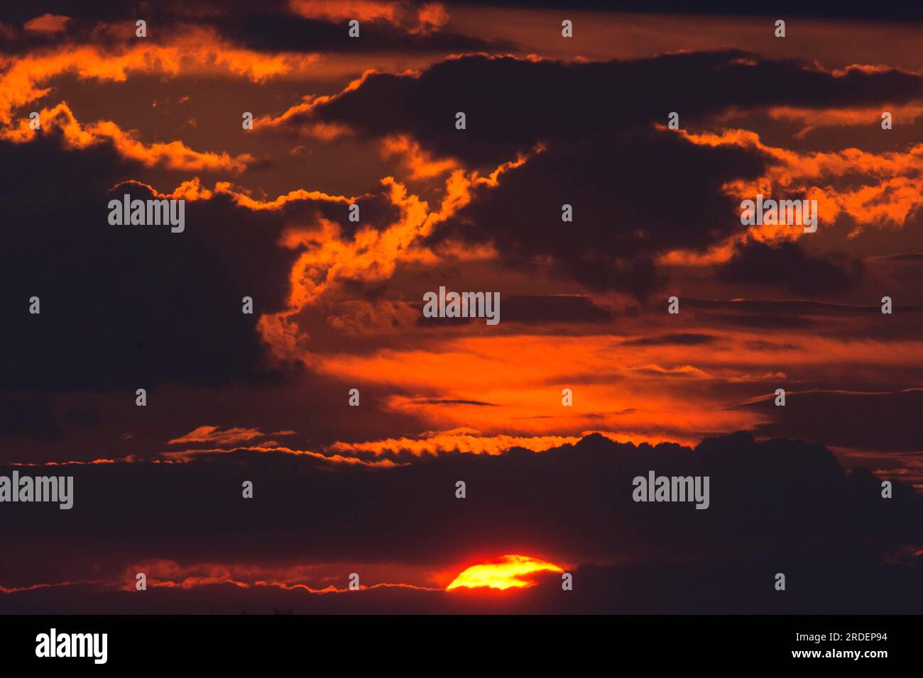 Sun setting sky hi-res stock photography and images - Alamy