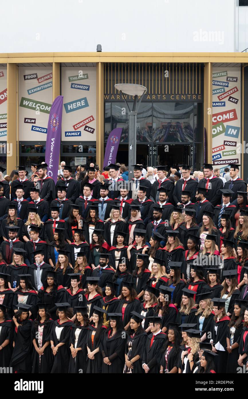 University graduates mortar boards hi-res stock photography and images ...