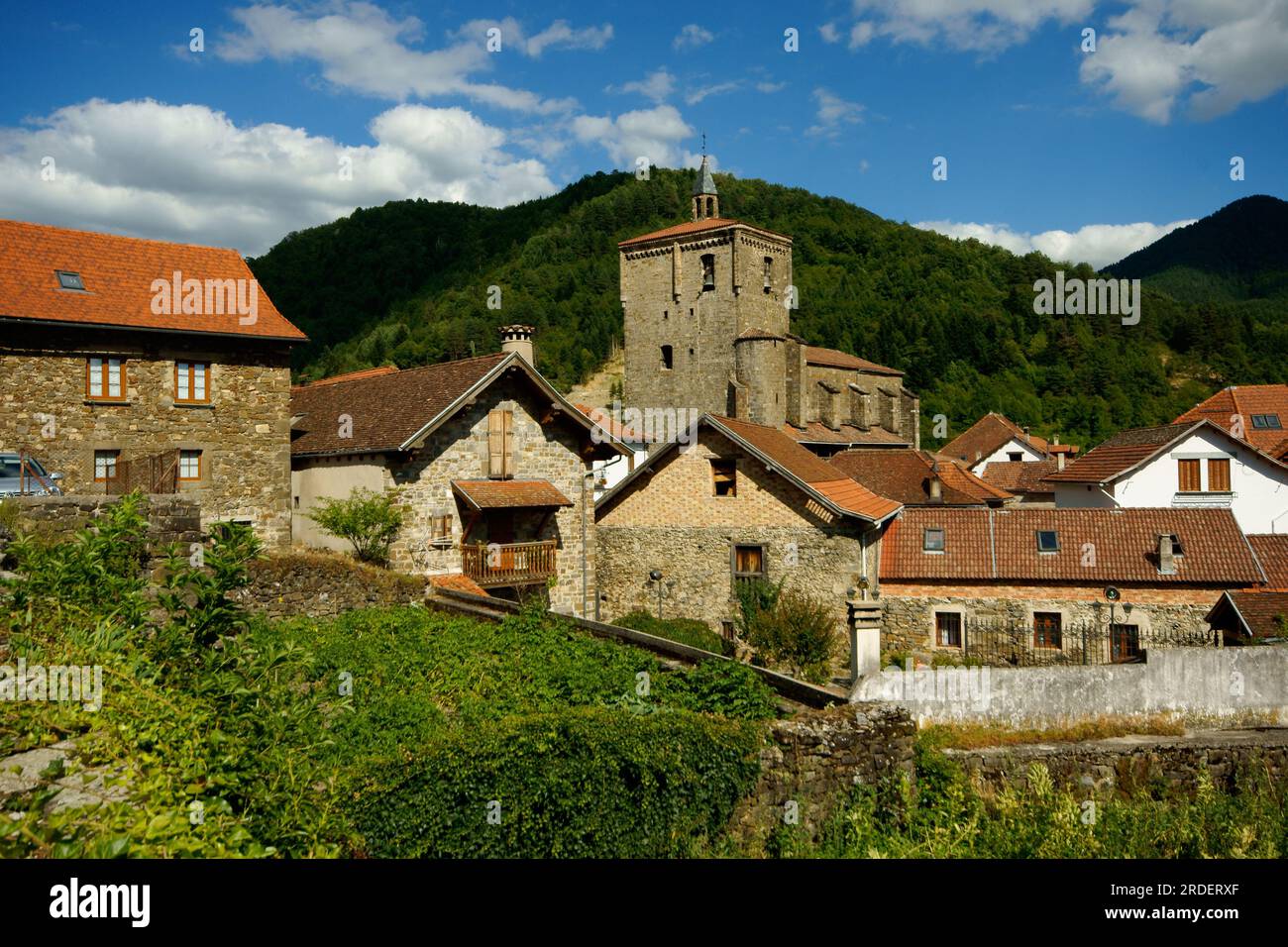 Iglesia-fortaleza de San Ciprian(s.XV).Isaba.Valle del Roncal. Gran ...